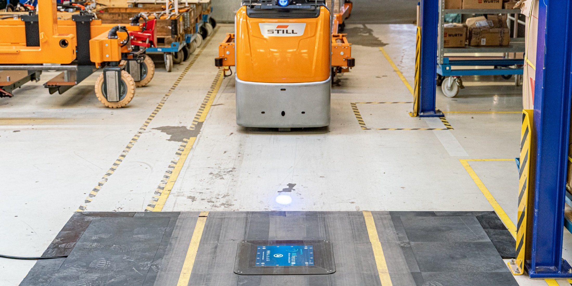 Tugger train charging in the production line - Wiferion